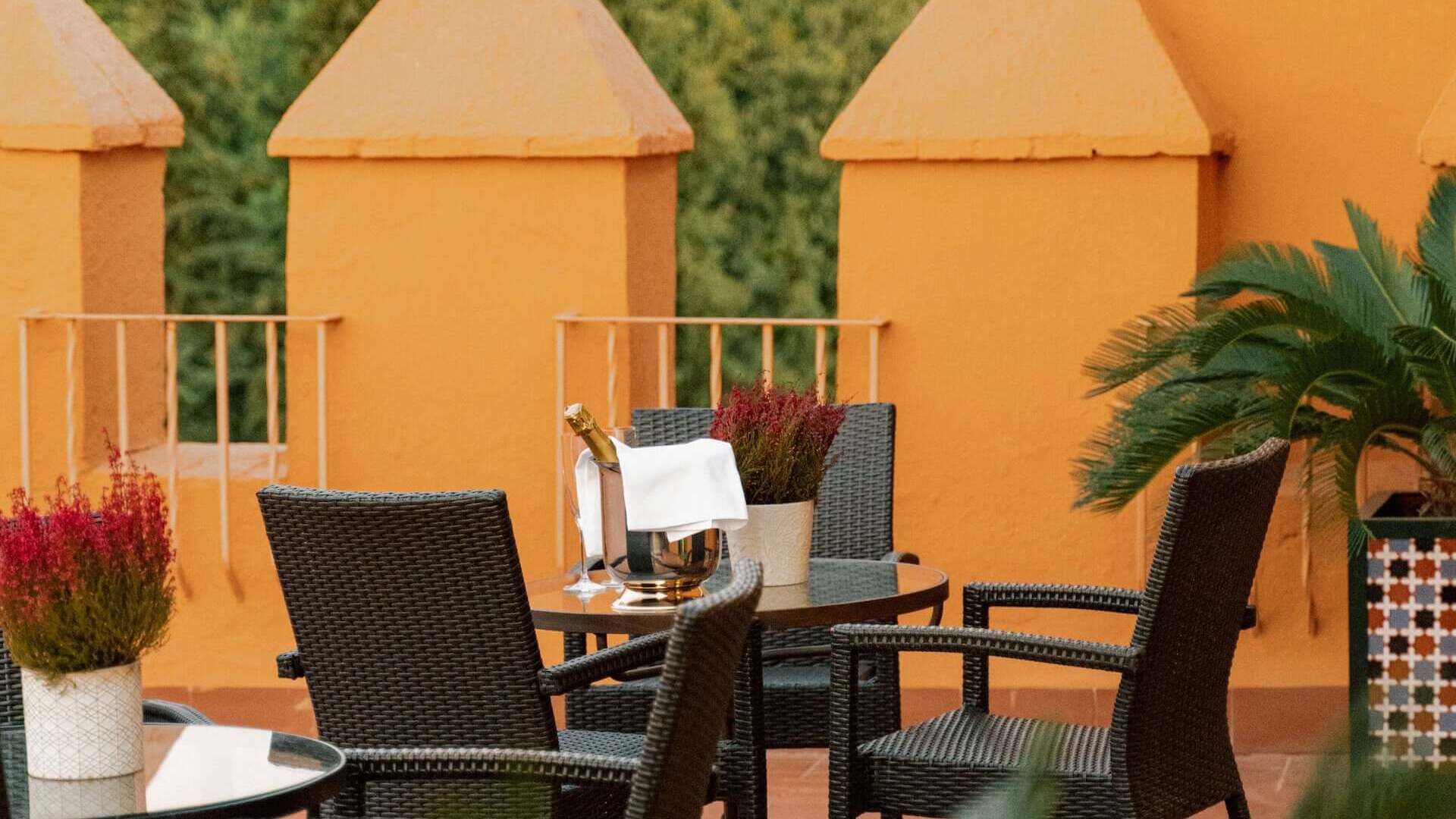 Homepage | ALHAMBRA PALACE HOTEL