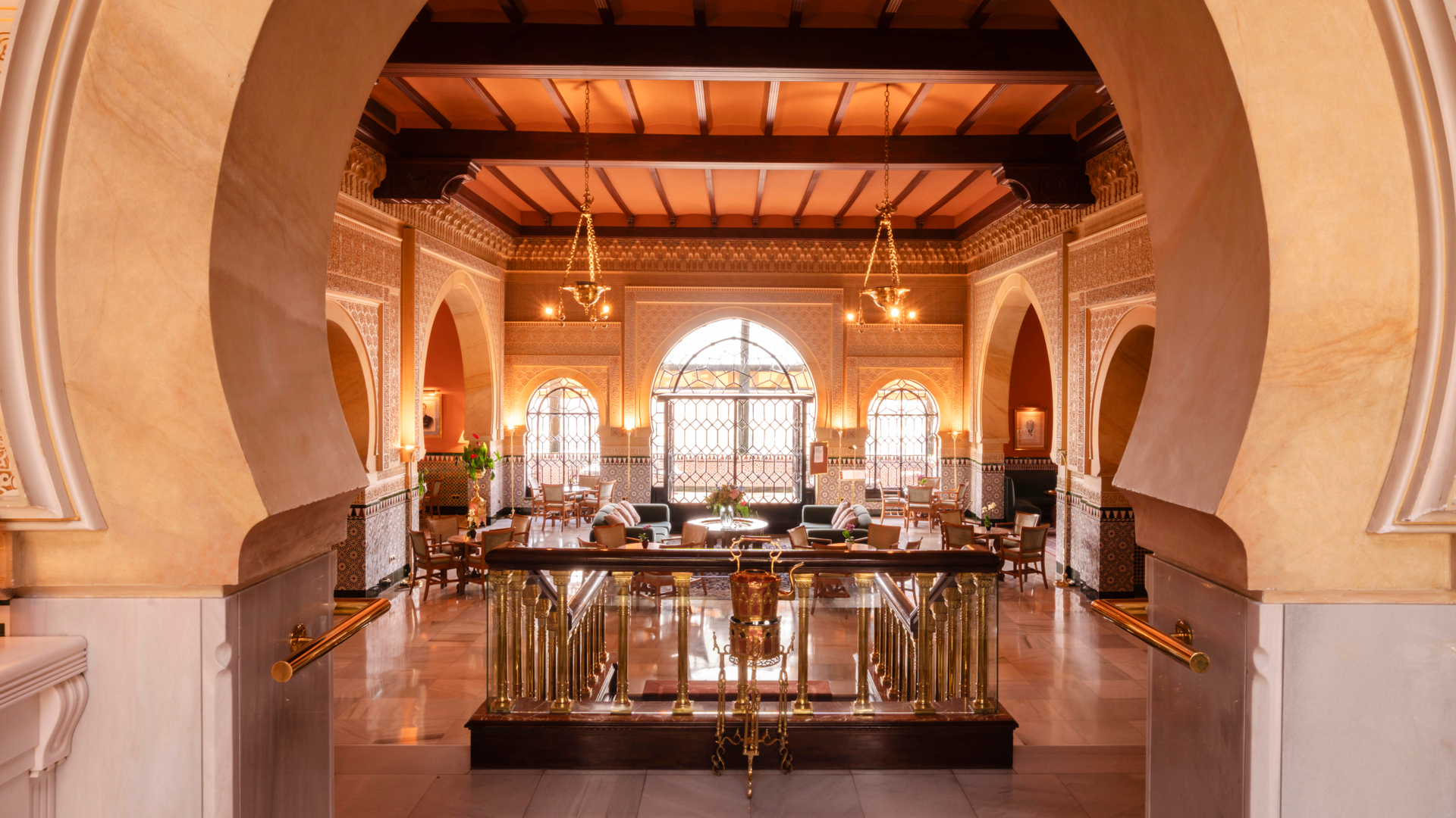 Homepage | ALHAMBRA PALACE HOTEL