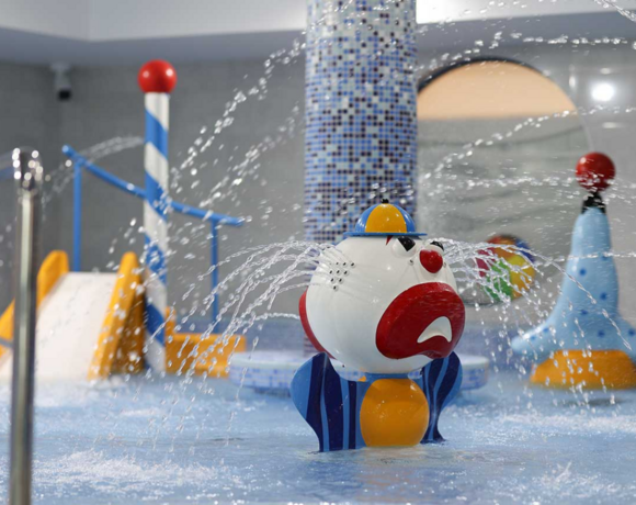 Basen sportowy i rekreacyjny na terenie obiektu | Platinum Ostróda