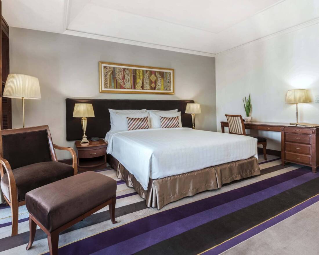 Stay | Chatrium Hotel Royal Lake Yangon