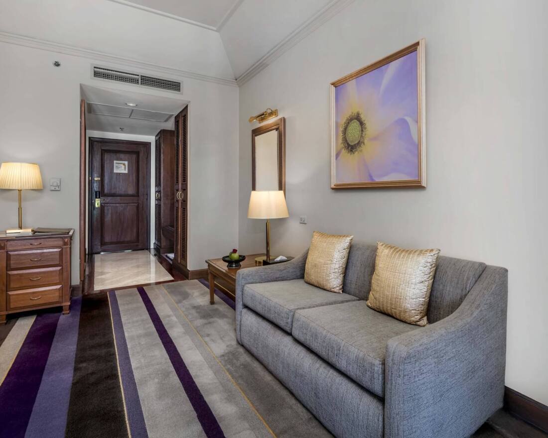 Stay | Chatrium Hotel Royal Lake Yangon