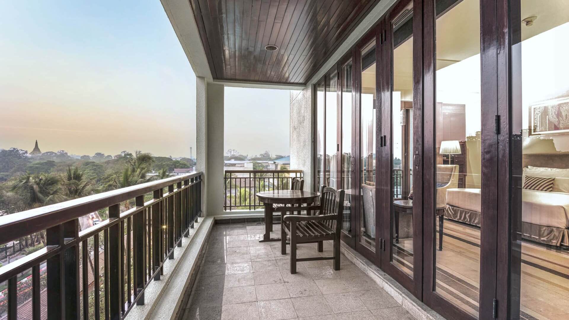 Luxury Suite | Chatrium Hotel Royal Lake Yangon