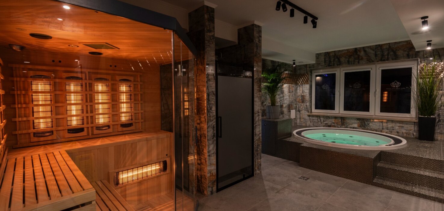 Strefa Relaksu na dachu hotelu | Jacuzzi | Sauna | Strefa relaksu ...