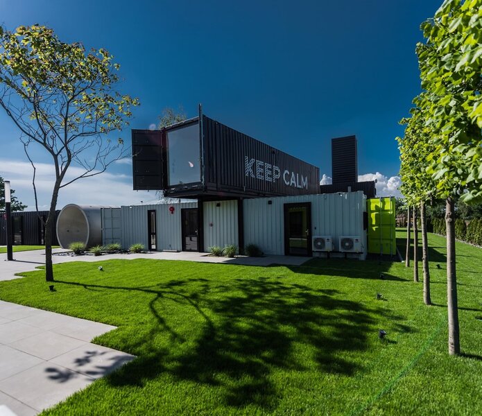 Noclegi w kontenerach w Zatorze - Scandinavia Marine | Scandi Resort